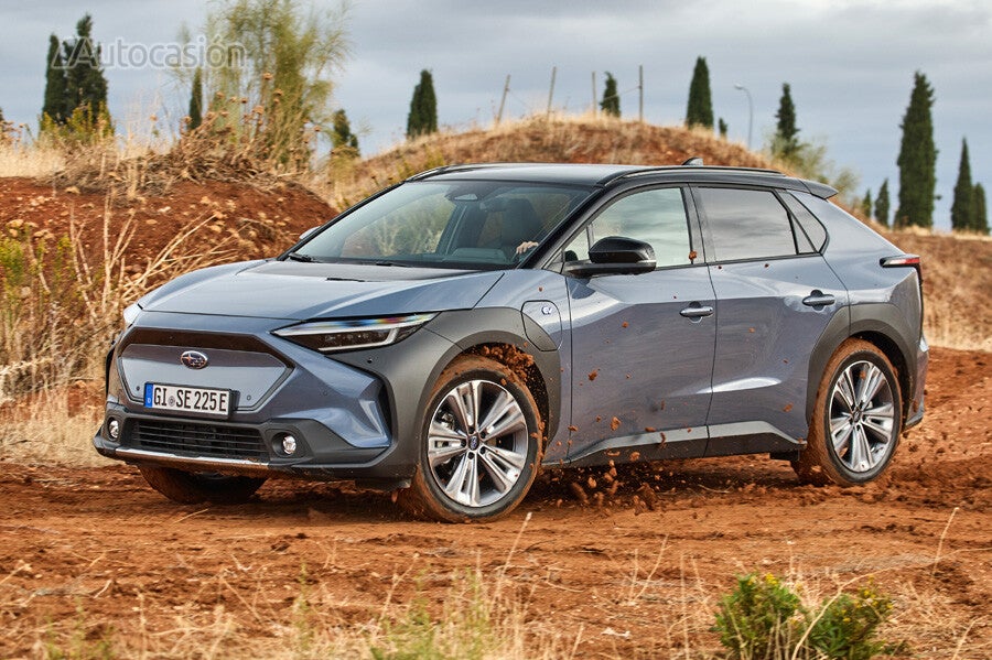 Primera prueba del Subaru Solterra 2023: al barro en silencio | Autocasión