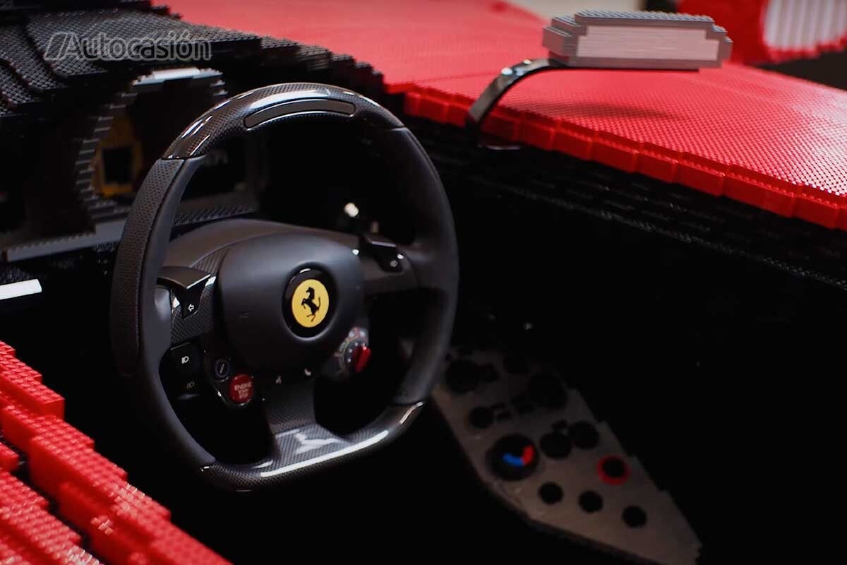 Así es el Ferrari Monza SP1 hecho con 383.610 piezas de Lego | Autocasión
