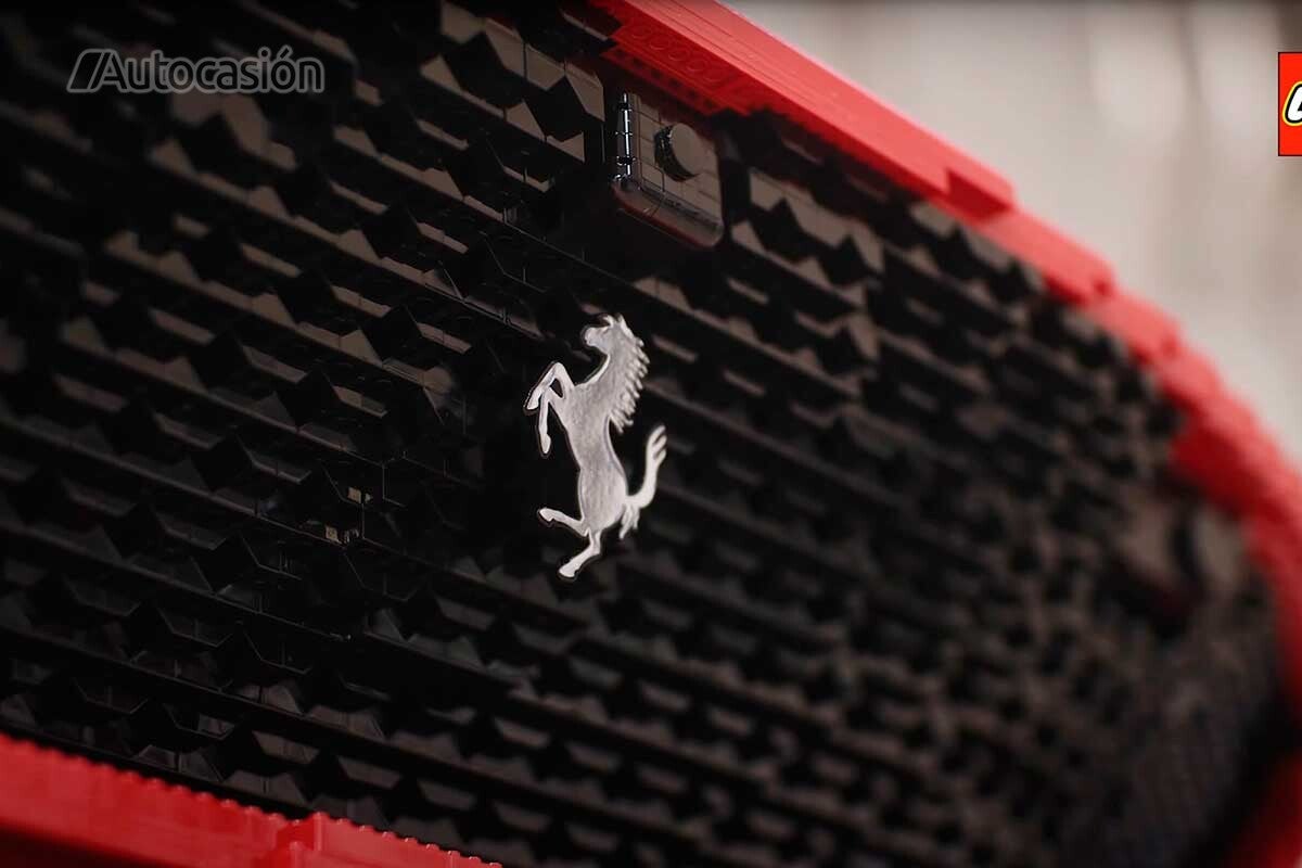 Así es el Ferrari Monza SP1 hecho con 383.610 piezas de Lego | Autocasión