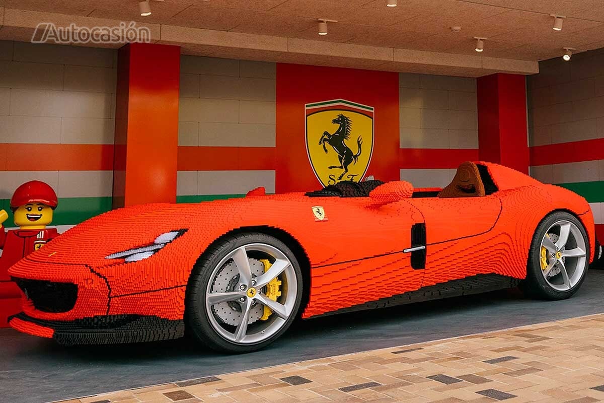 Así es el Ferrari Monza SP1 hecho con 383.610 piezas de Lego | Autocasión