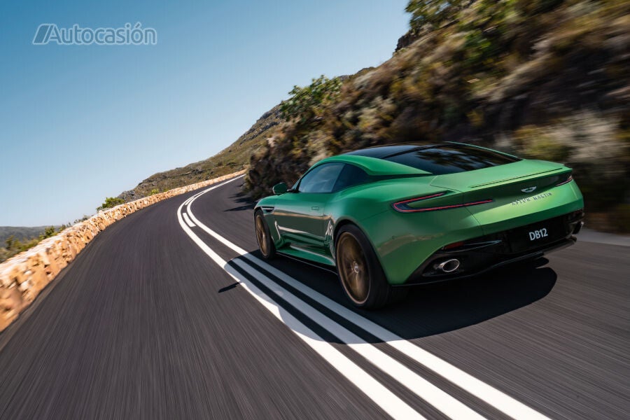 Nuevo Aston Martin DB12: 680 CV para el primer “superturismo” del mundo | Autocasión
