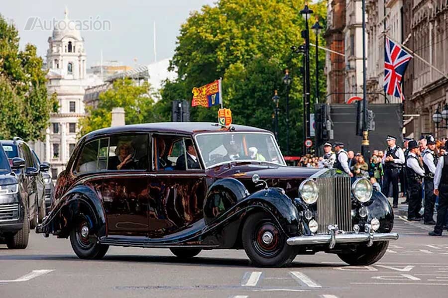 Así es el Rolls-Royce Phantom IV que ha heredado Carlos III de Isabel ...