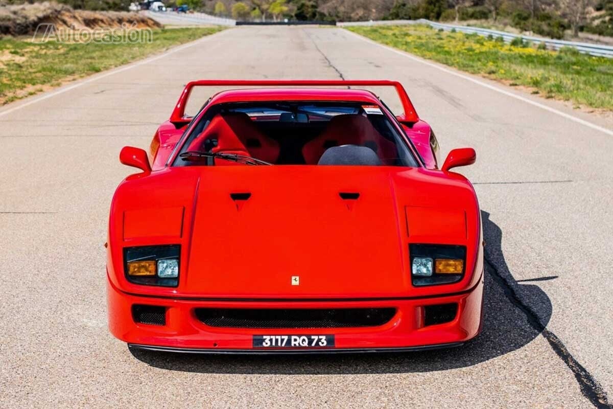 Un Ferrari F40 que fue de Alain Prost, a subasta | Autocasión