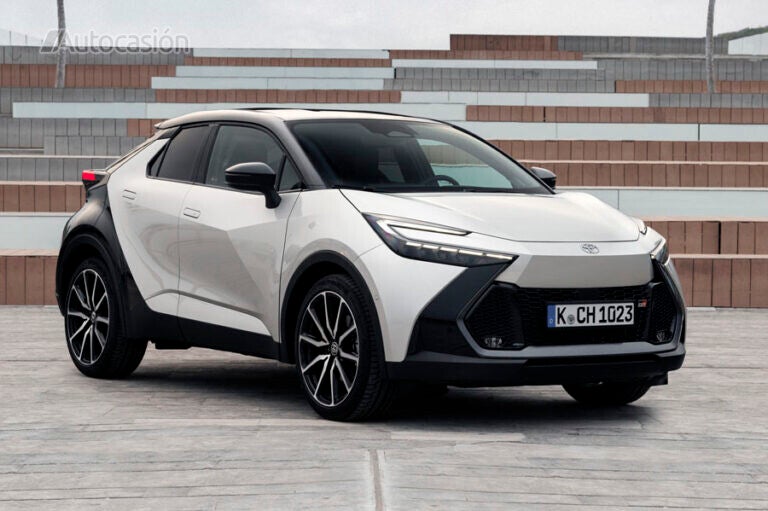 VÍDEO| Toyota C-HR 2024: el híbrido enchufable a prueba | Autocasión