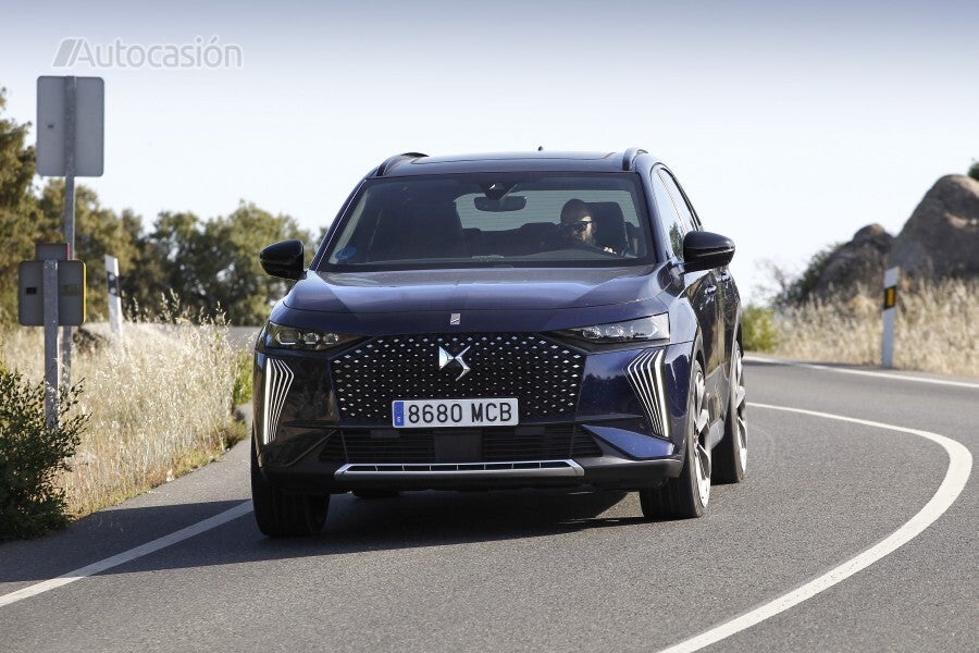 VÍDEO| Prueba del DS 7 E-TENSE 360 CV 4x4: alta costura | Autocasión