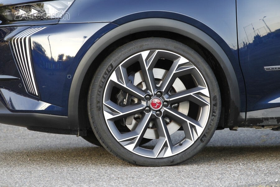 VÍDEO| Prueba del DS 7 E-TENSE 360 CV 4x4: alta costura | Autocasión