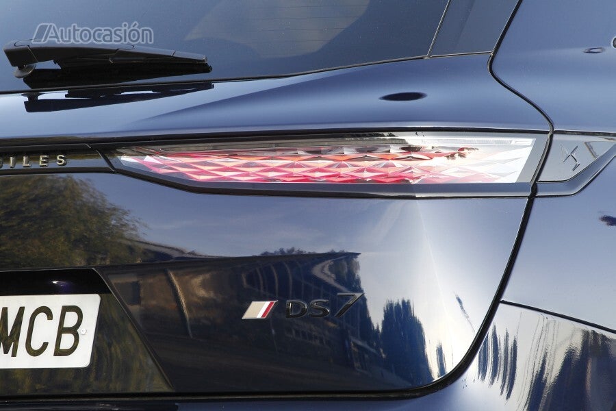 VÍDEO| Prueba del DS 7 E-TENSE 360 CV 4x4: alta costura | Autocasión