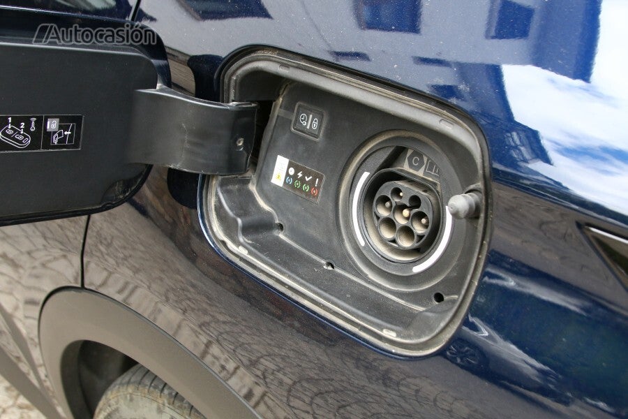 VÍDEO| Prueba del DS 7 E-TENSE 360 CV 4x4: alta costura | Autocasión