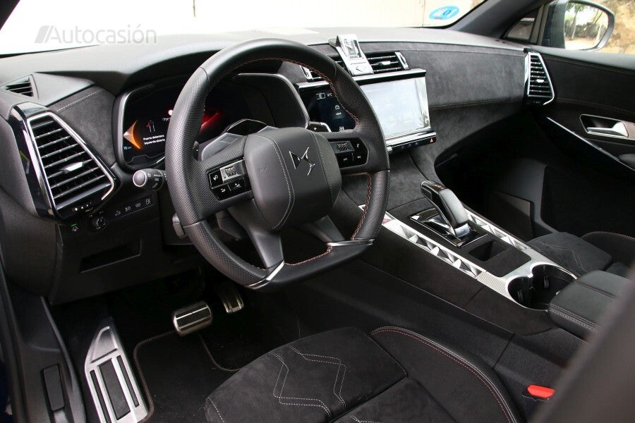 VÍDEO| Prueba del DS 7 E-TENSE 360 CV 4x4: alta costura | Autocasión