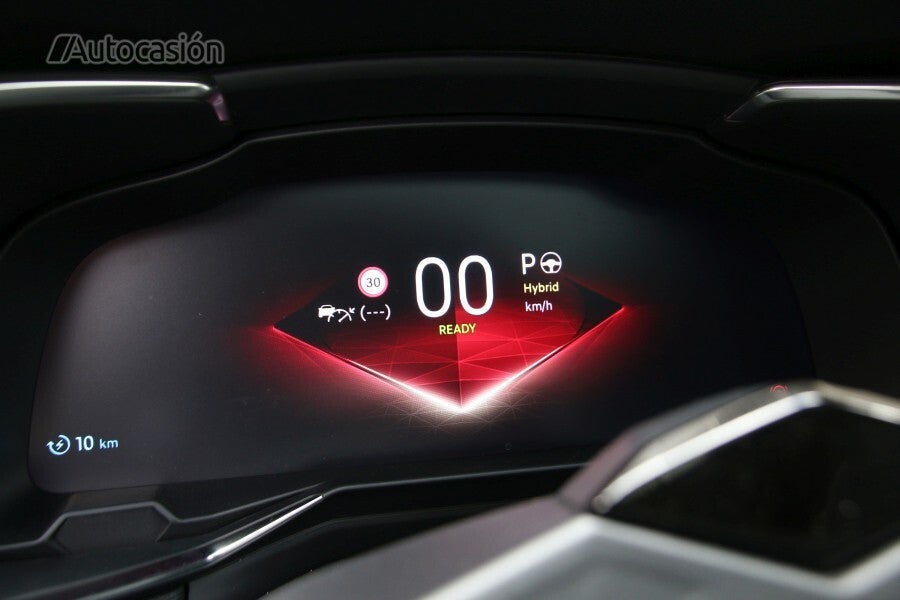 VÍDEO| Prueba del DS 7 E-TENSE 360 CV 4x4: alta costura | Autocasión