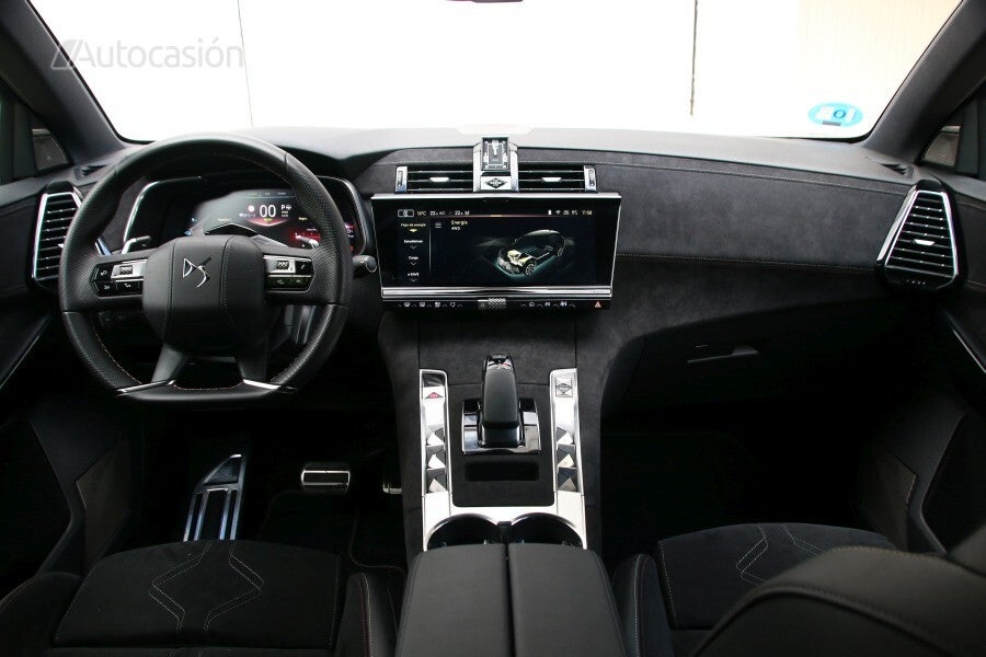 VÍDEO| Prueba del DS 7 E-TENSE 360 CV 4x4: alta costura | Autocasión