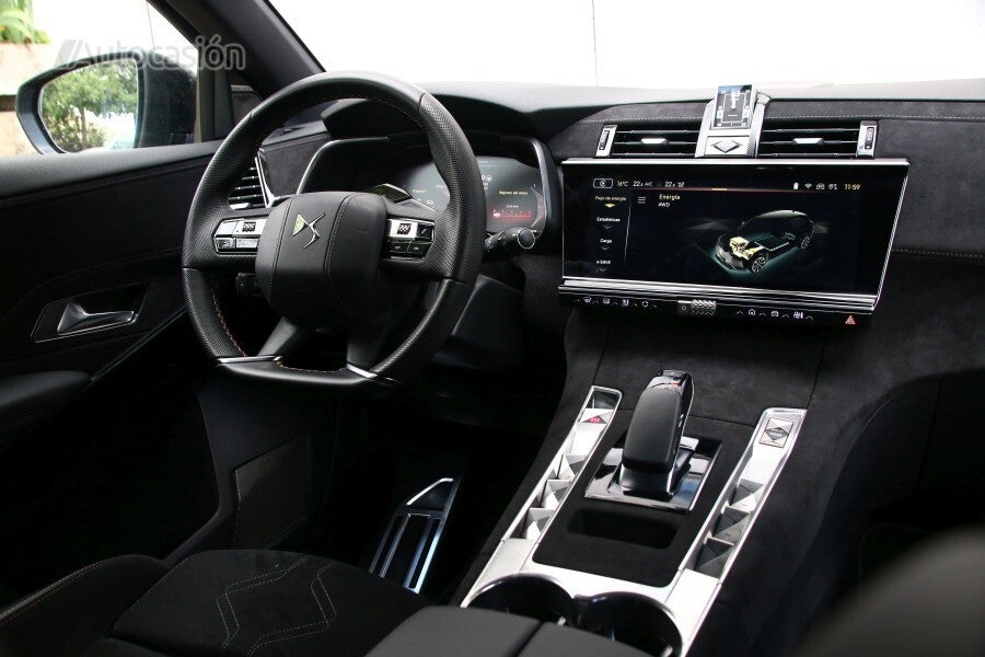 VÍDEO| Prueba del DS 7 E-TENSE 360 CV 4x4: alta costura | Autocasión