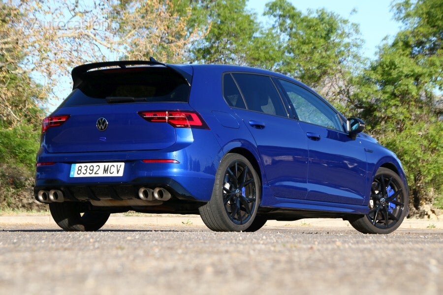 VÍDEO| Prueba del Volkswagen Golf R 20Y: merecida celebración | Autocasión