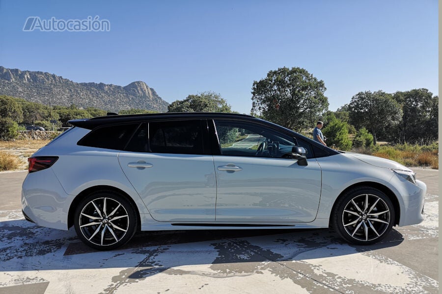 TOYOTA COROLLA TS GR SPORT – El familiar híbrido ¿deportivo? | Autocasión