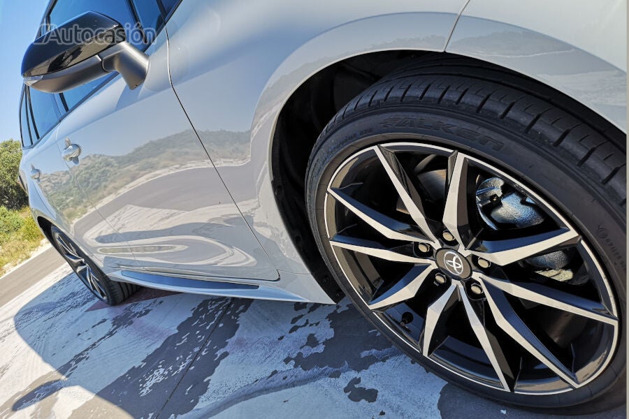 TOYOTA COROLLA TS GR SPORT – El familiar híbrido ¿deportivo? | Autocasión