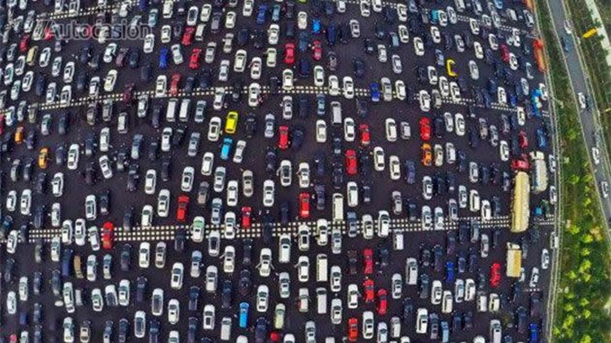 Así fue el atasco más grande de la historia: 12 días parados | Autocasión