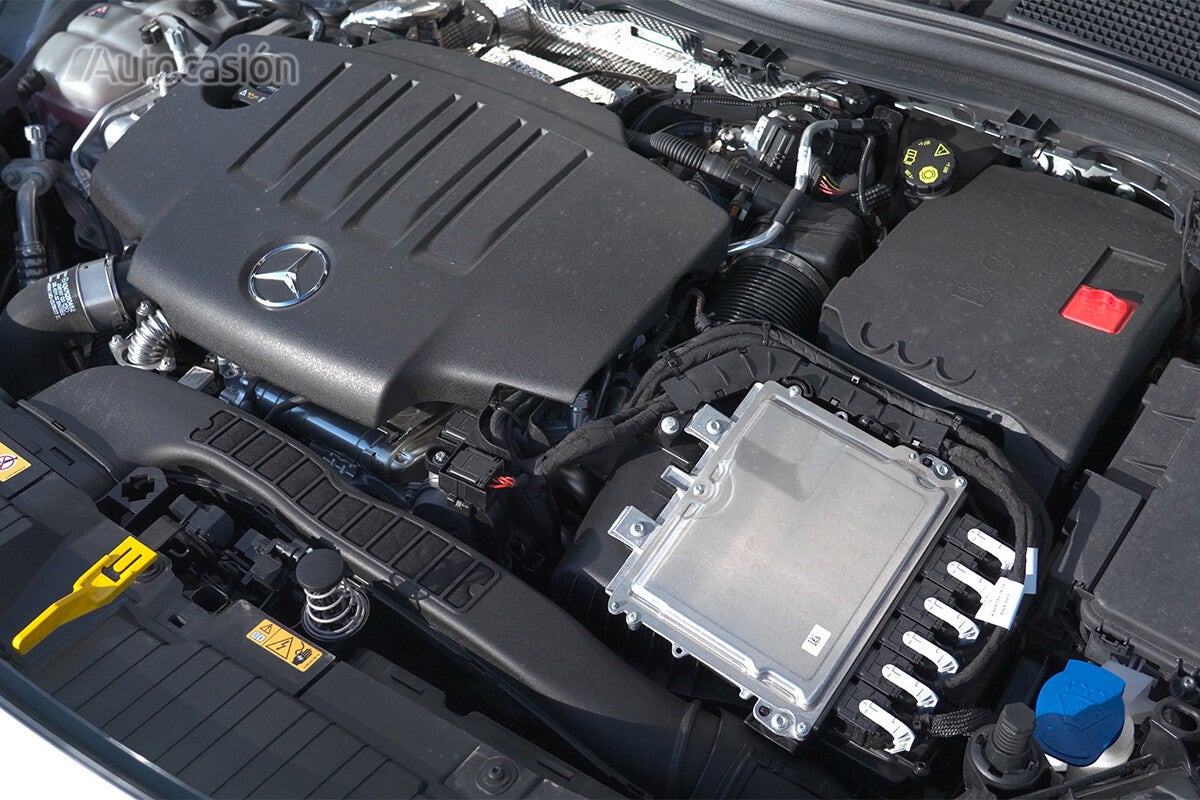 VÍDEO| Comparativa Mercedes Benz GLA 200 vs GLA 200 d | Autocasión