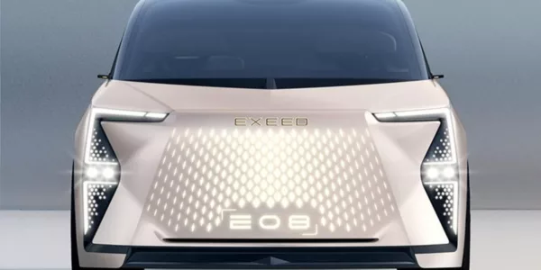 Exeed E08, el monovolumen eléctrico chino con súper puertas