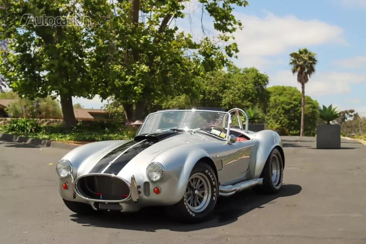 Esta réplica del icónico Shelby Cobra sale a subasta y está tan bien ...