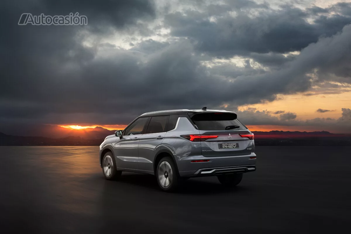 Mitsubishi Outlander PHEV 2025: características, diseño y precio