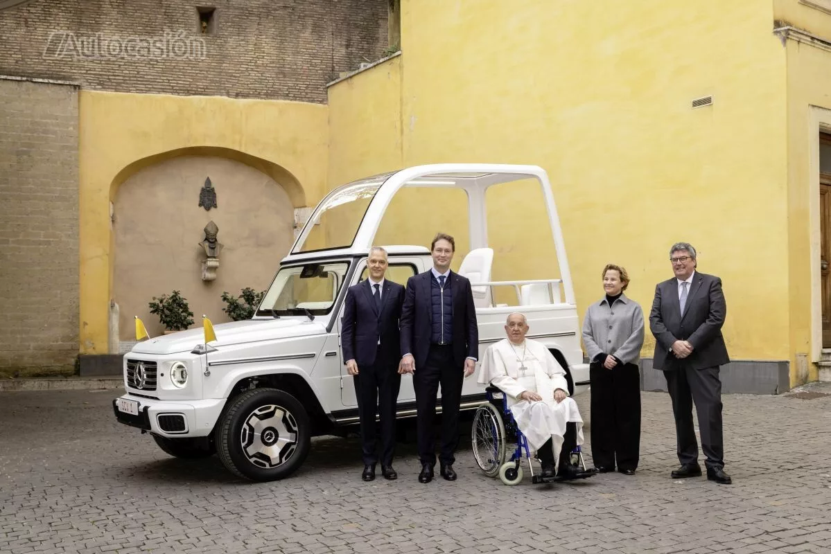 El Papa se pasa al eléctrico: este es su nuevo Papamóvil | Autocasión