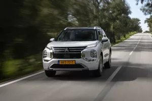 Mitsubishi Outlander PHEV 2025: características, diseño y precio
