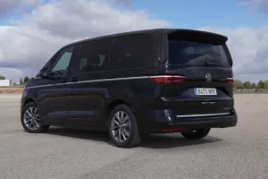 VÍDEO| Volkswagen Multivan T7 eHybrid 2025: 245 caballos y con etiqueta ...